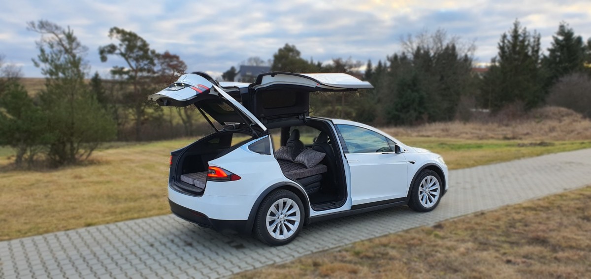 SPACEBED® - memory foam car mattress for Tesla Model X | space4dreams.com
