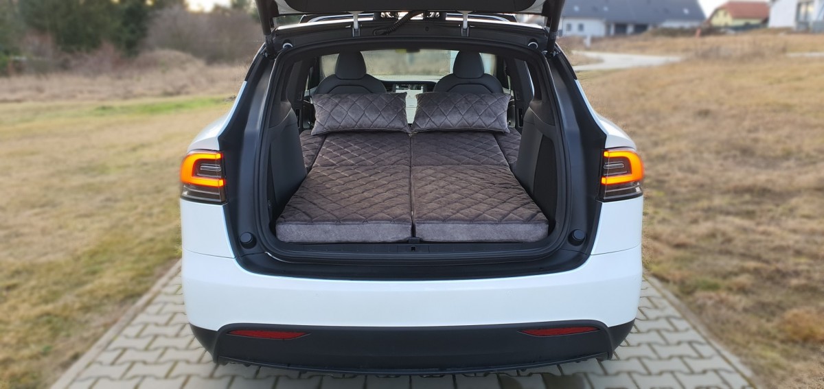 SPACEBED® - memory foam car mattress for Tesla Model X | space4dreams.com