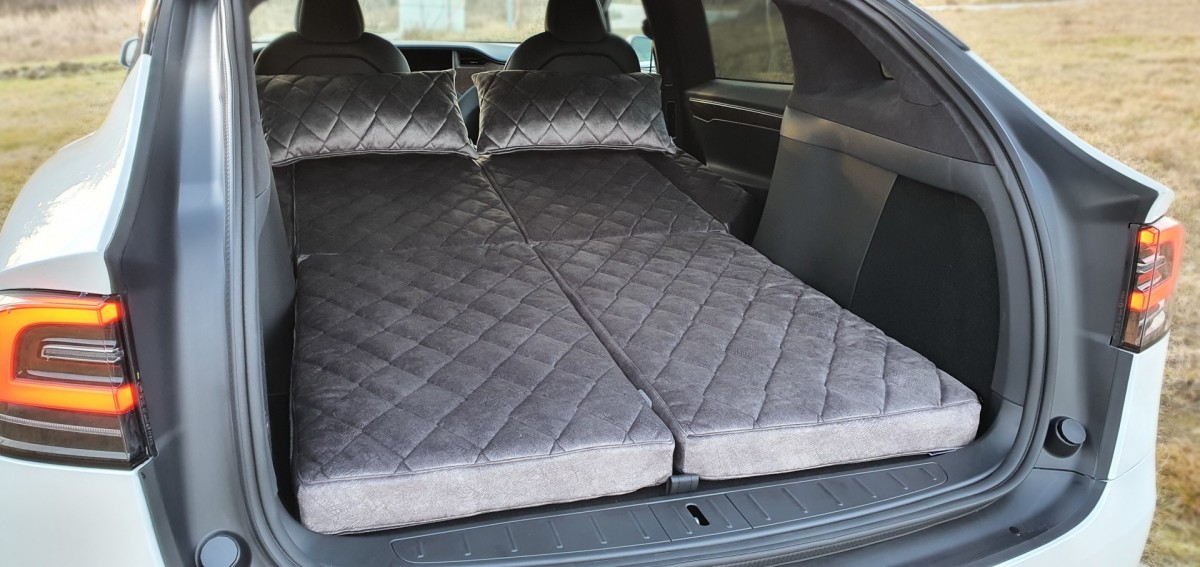 SPACEBED® - memory foam car mattress for Tesla Model X | space4dreams.com