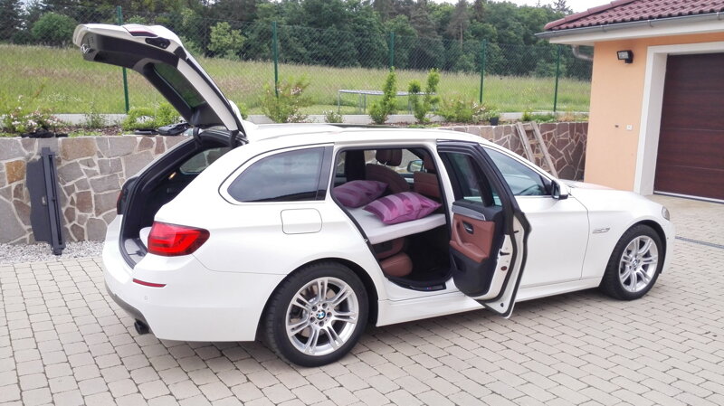 Sleeping in the car BMW 5
