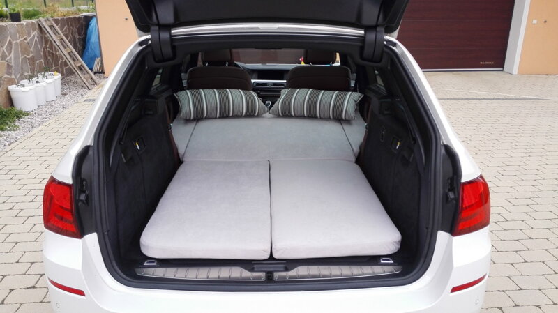 Sleeping in the car BMW 5